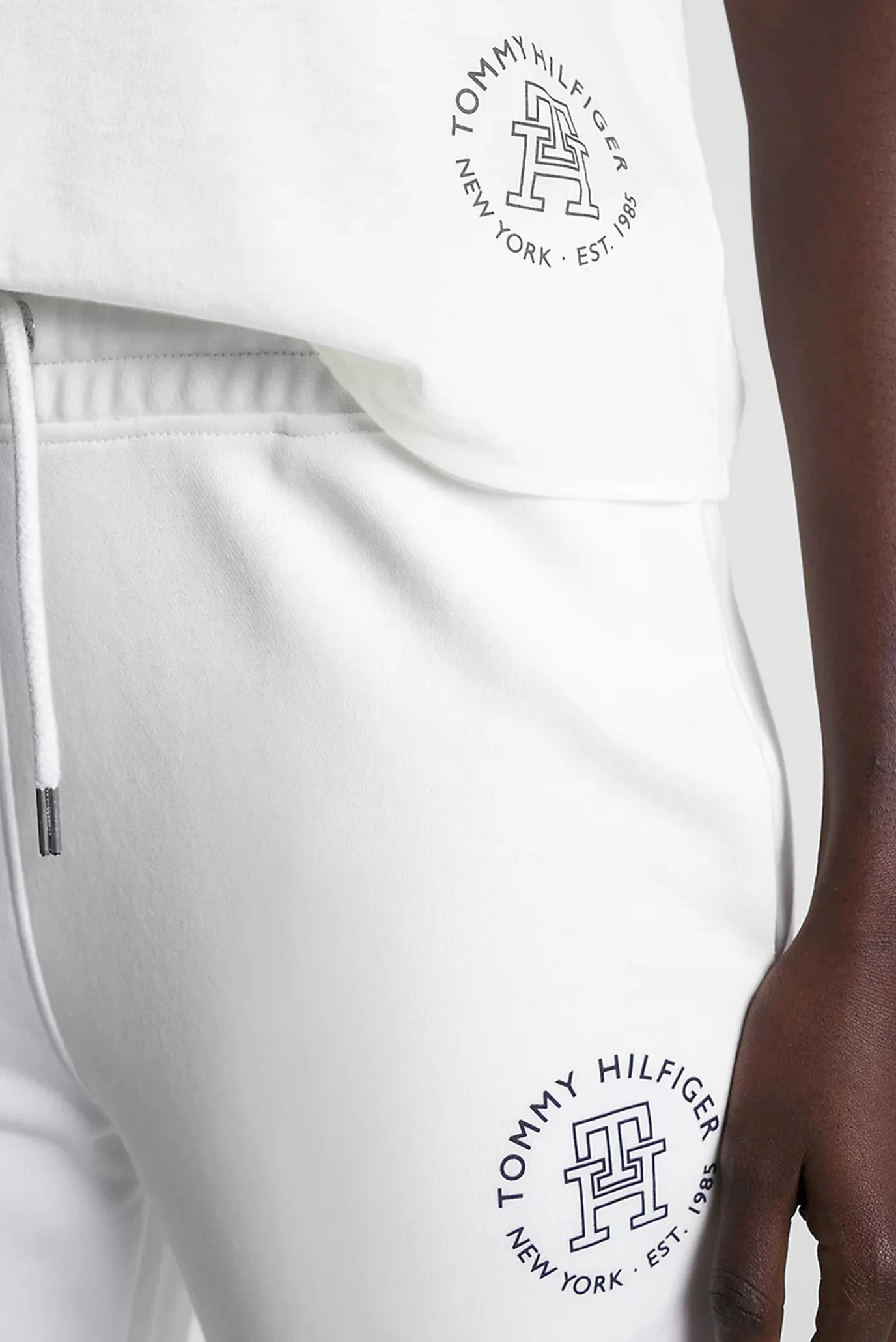 Жіноча біла футболка REG ROUND MD TH C-NK SS Tommy Hilfiger WW0WW38823 ...