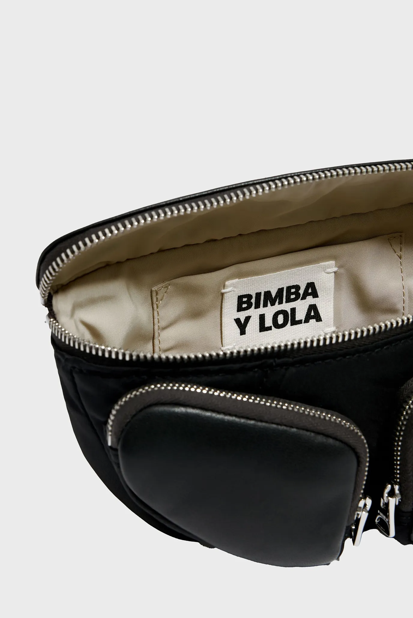 Жіноча чорна шкіряна поясна сумка Bimba Y Lola 231BBAZ5H.T2000 — MD-Fashion