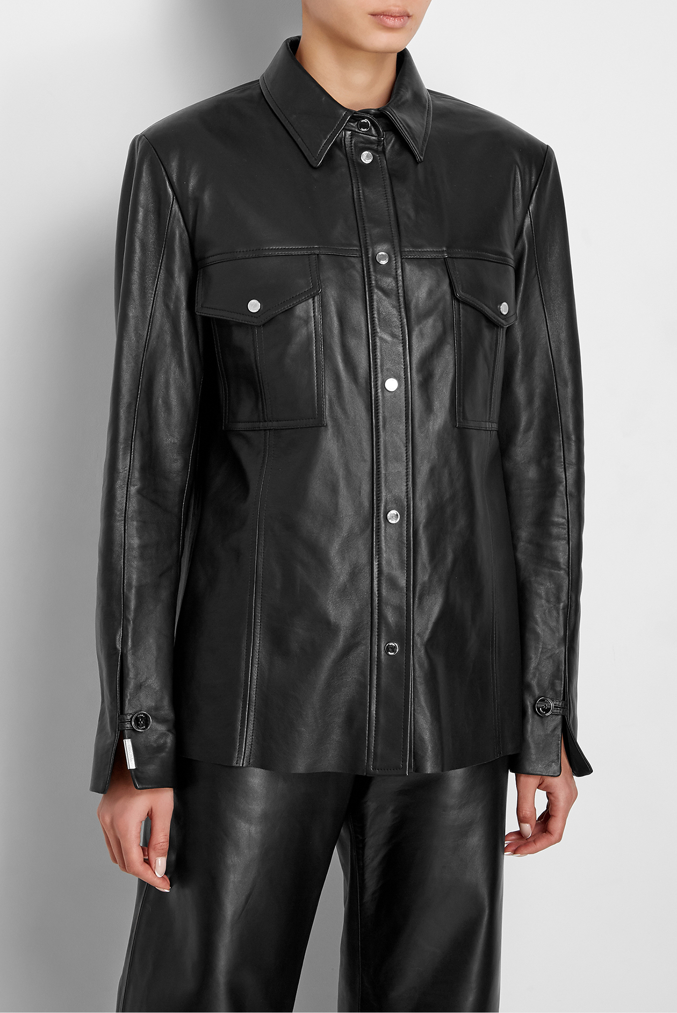 Женская черная кожаная рубашка DROMe D1098P — MD-Fashion