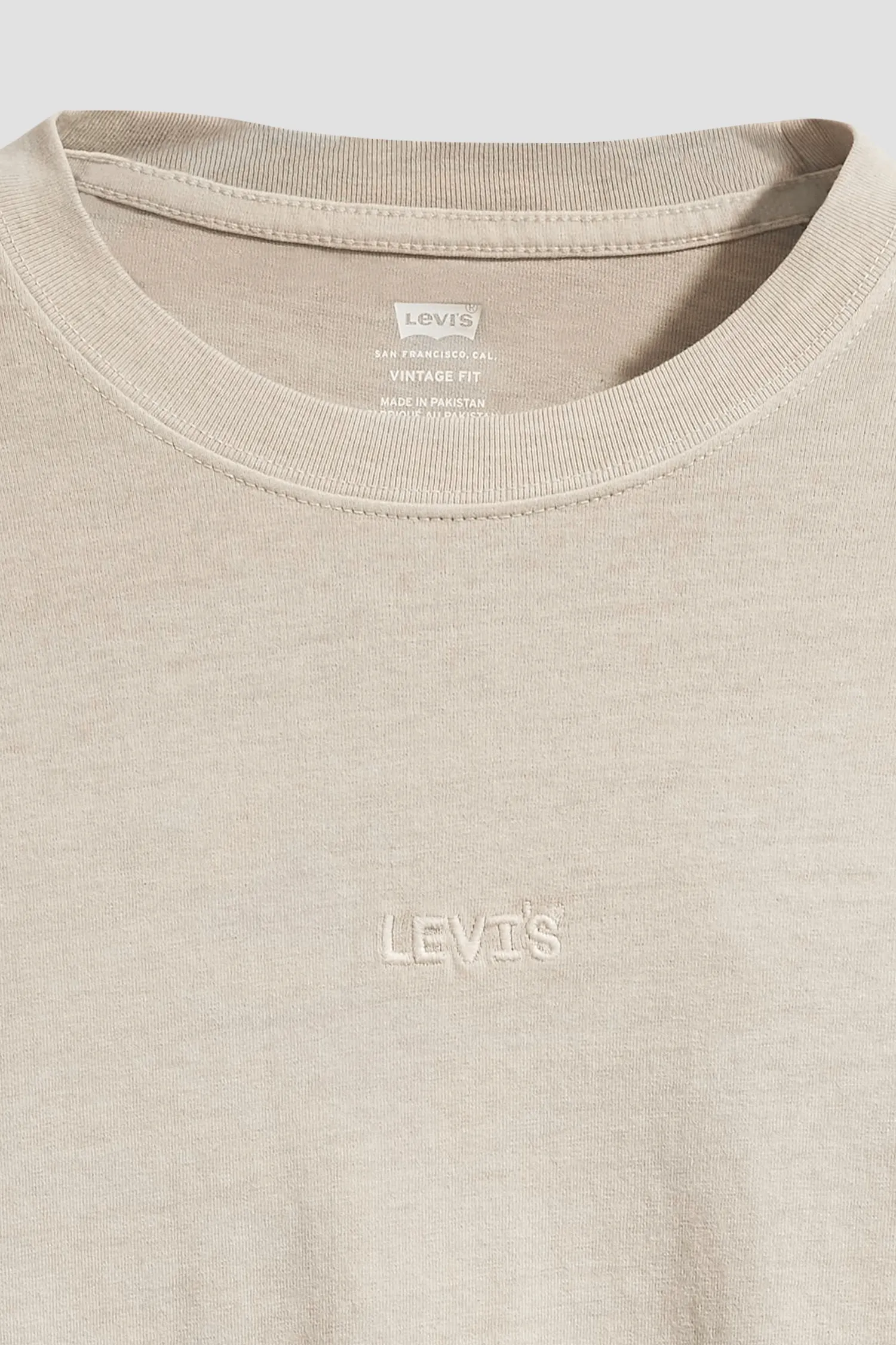 Чоловічий бежевий лонгслів Levi’s® A7588;0002 — MD-Fashion