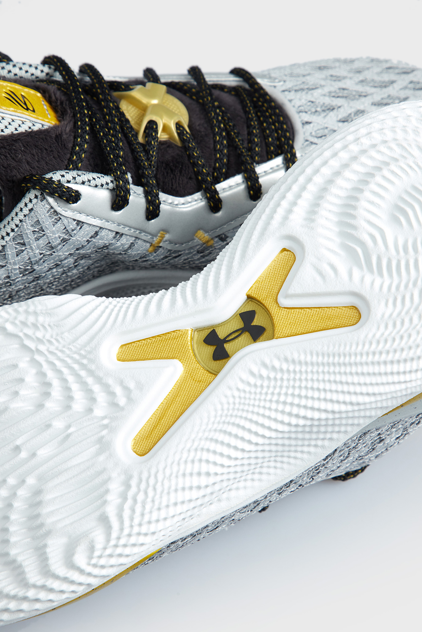 Серые кроссовки CURRY 10 YOUNG WOLF Under Armour 3026274-101 — MD-Fashion