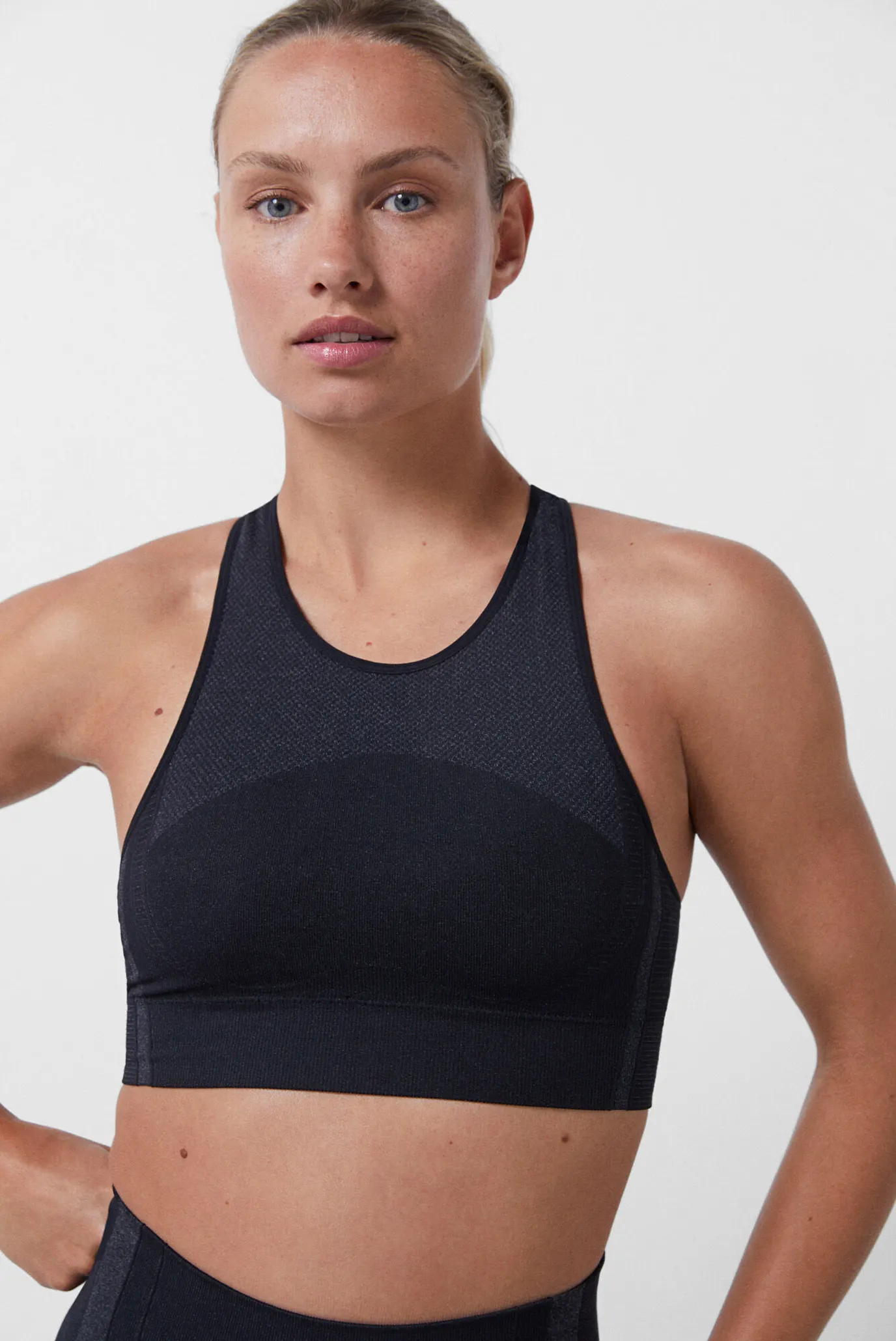 Женский черный спортивный топ Dash&Stars 9510007 — MD-Fashion