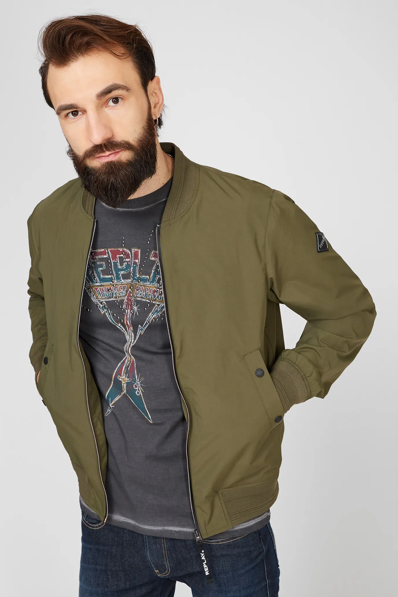 Чоловіча зелена вітровка Replay M8150 .000.84048 — MD-Fashion