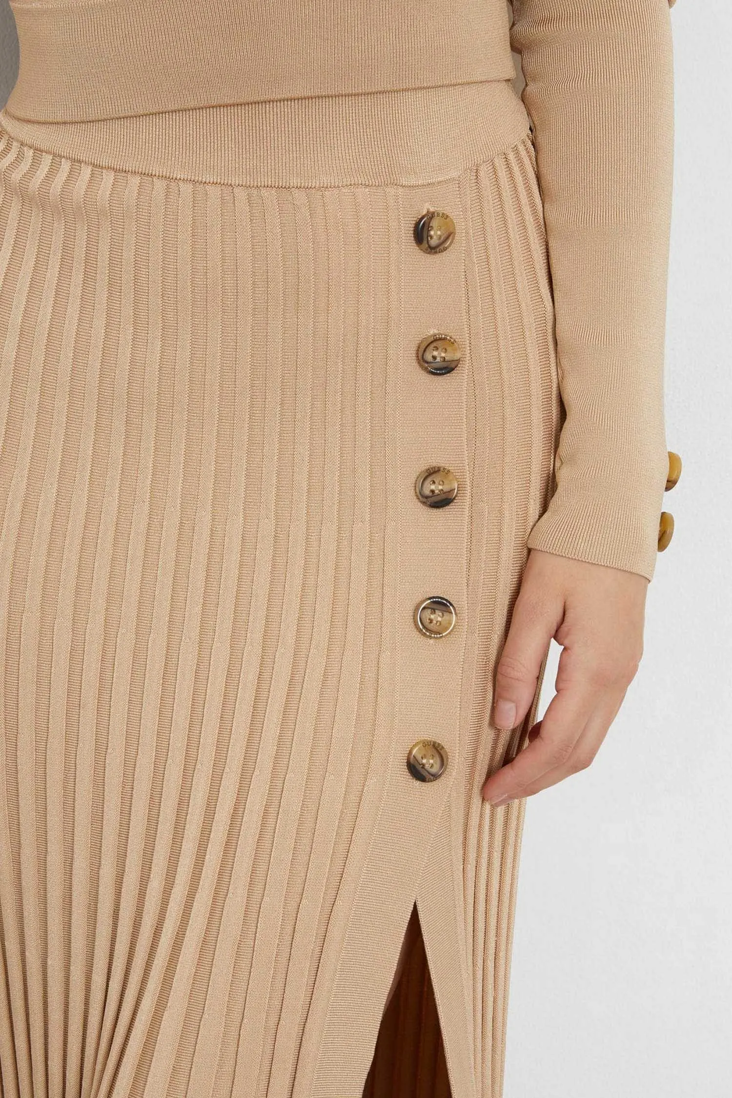 Жіноча бежева плісирована спідниця Guess W4rd99 Z3d60 G1l7 — Md Fashion