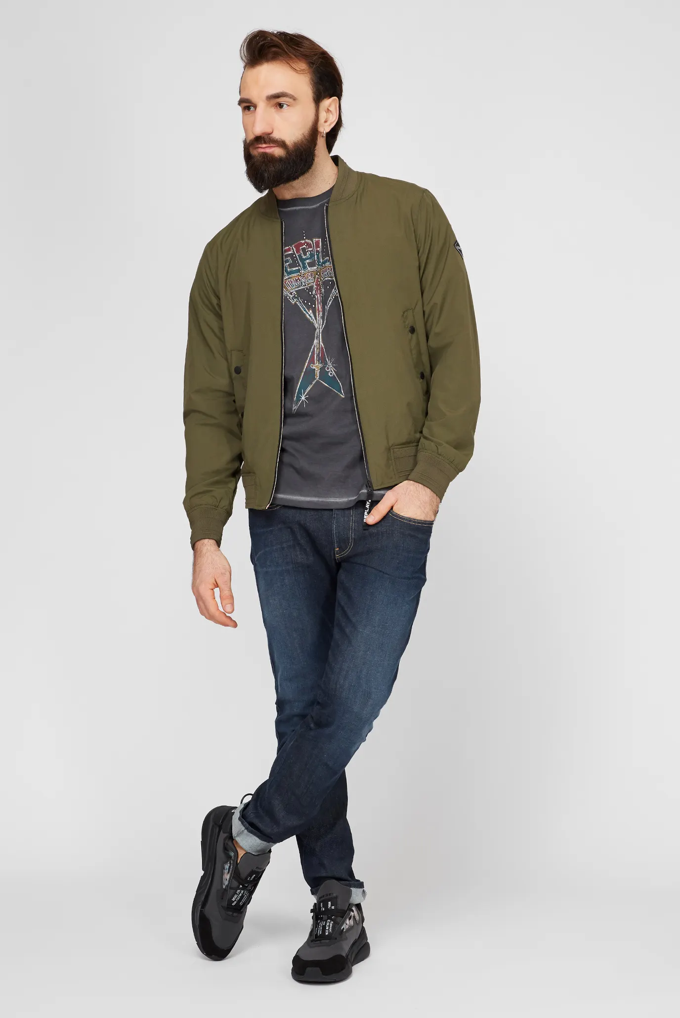 Чоловіча зелена вітровка Replay M8150 .000.84048 — MD-Fashion